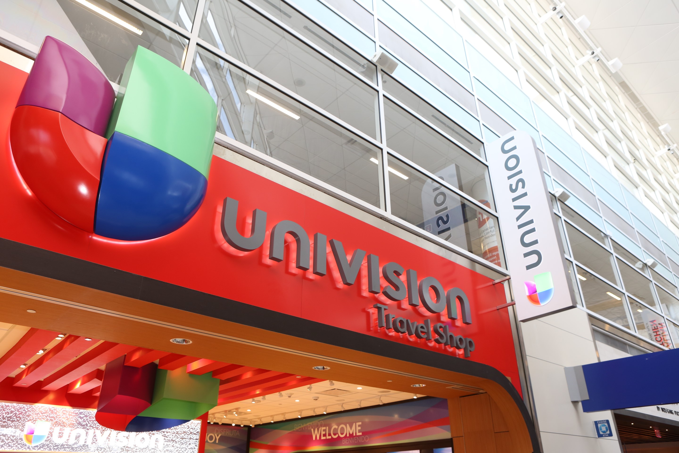 Univision Travel Shop en la Terminal D del Aeropuerto DFW | Informate DFW